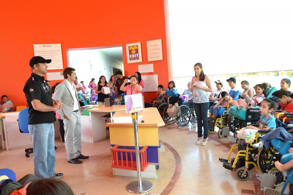 Recorre piloto NASCAR las instalaciones del CRIT - LJA Aguascalientes