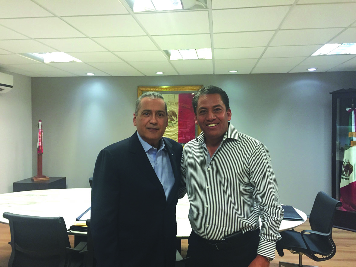 Arropa Manlio Fabio Beltrones a Gregorio Zamarripa - LJA Aguascalientes