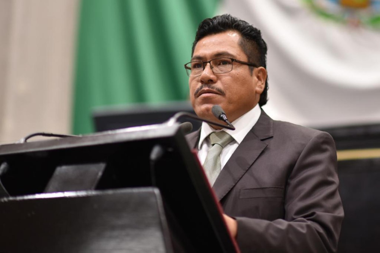 En plena pandemia, diputado celebra los 15 años de su hija y lo tunden ...