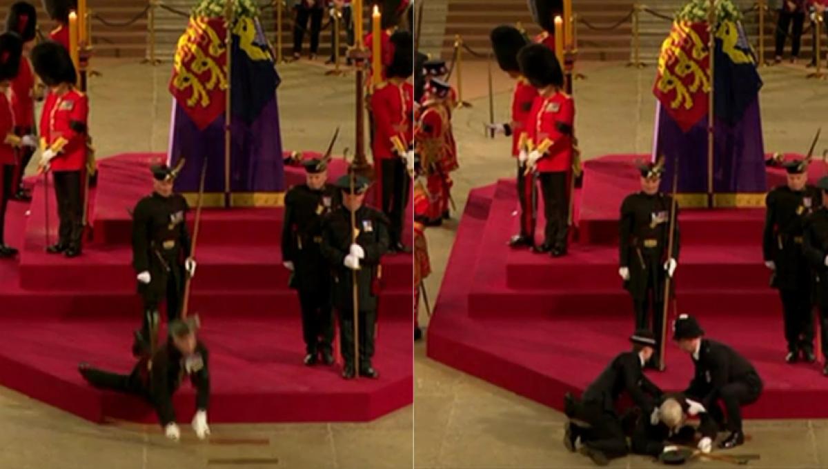 Así fue el momento en que un guardia real se desmayó frente al féretro ...