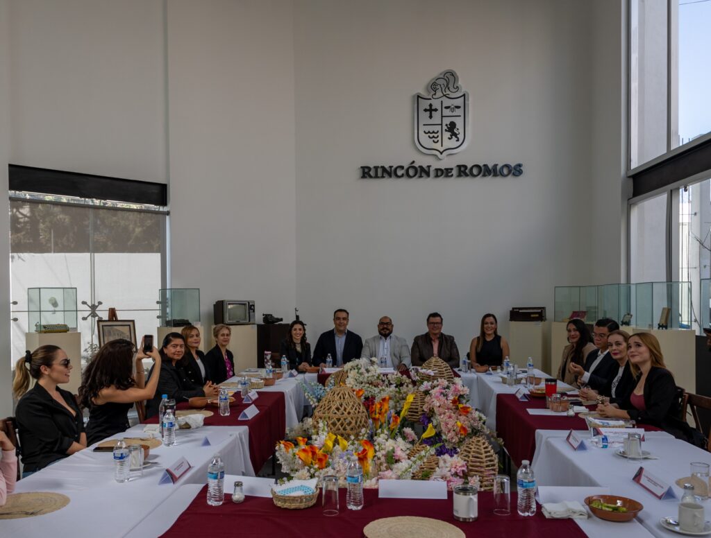 Trino Romo Marín encabeza sesión de la Comisión de Servidores Públicos ...